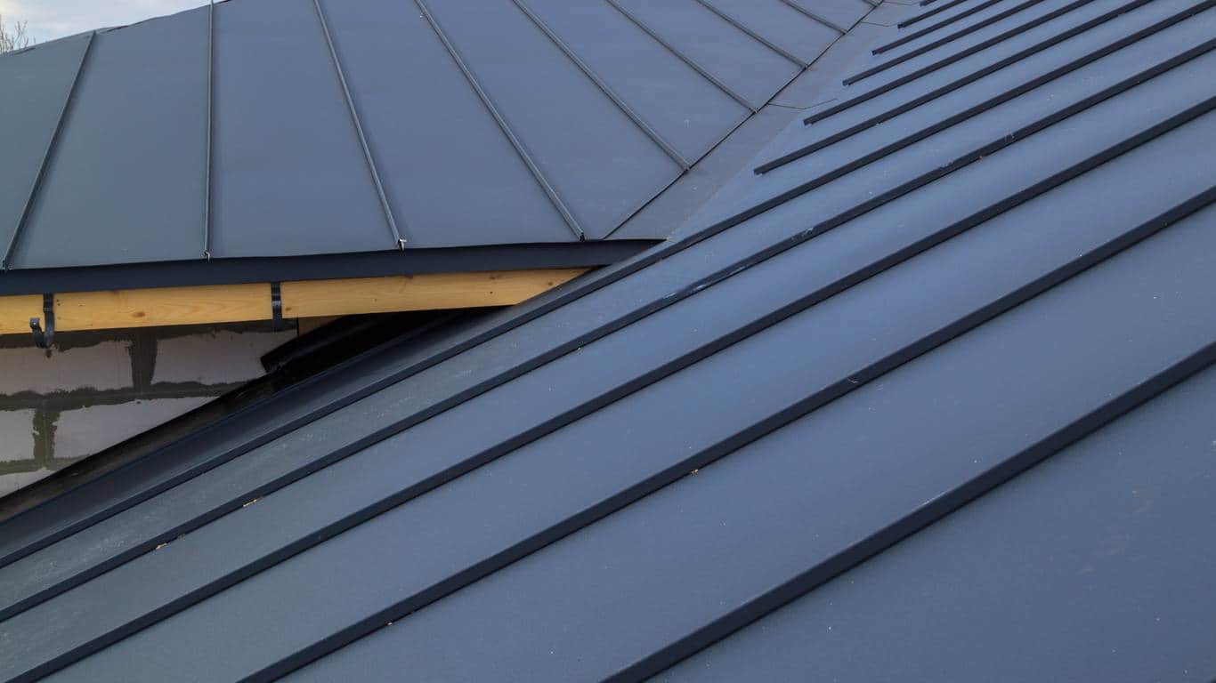 Blacha na rąbek – jak kłaść? Czy warto? Ile kosztuje? | Oferteo.pl